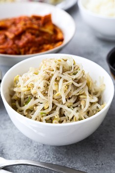 Ensalada coreana de brotes de soja (Sookju Namul) - Cocina Facil
