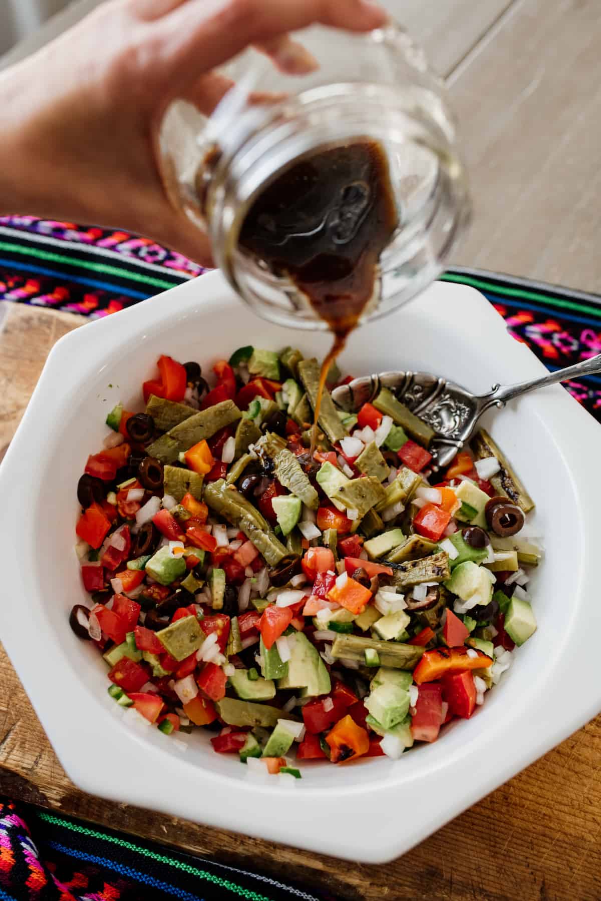 Ensalada de Nopales Asados (ensalada de nopal a la parrilla) - Cocina Facil