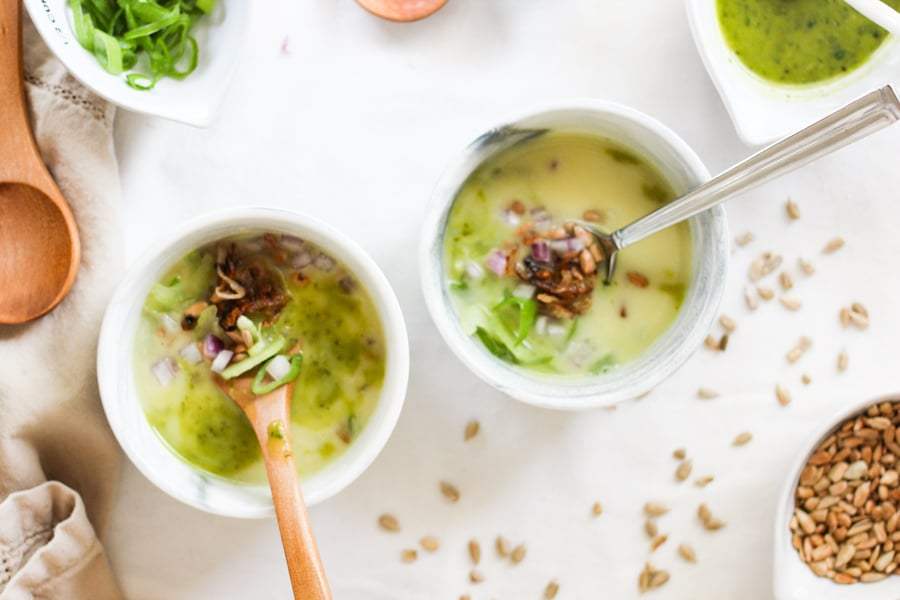 Sopa Cremosa de Apio Vegana con Salsa Pistou (AIP, Paleo, sin lácteos ...