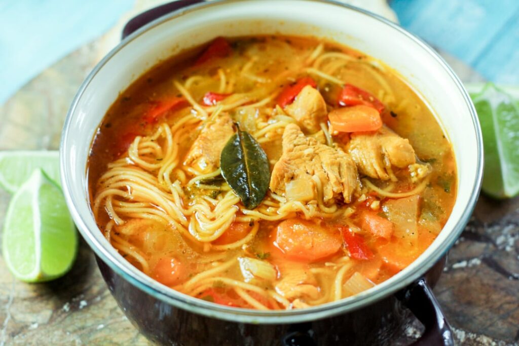 Sopa de fideo (sopa puertorriqueña) - Cocina Facil